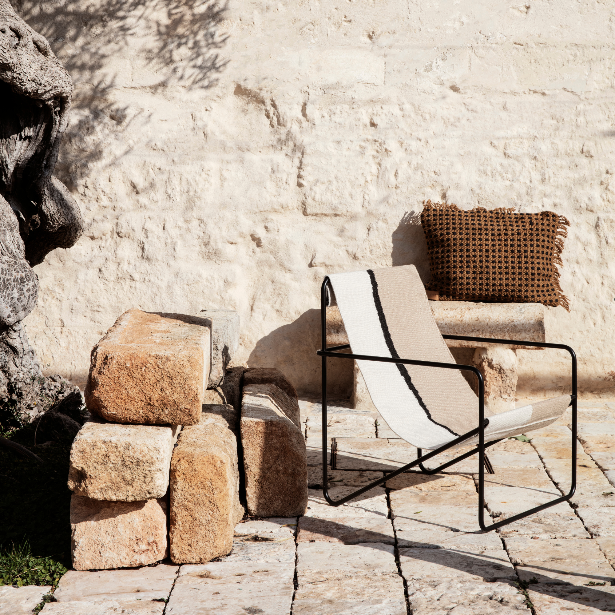 Desert Lounge Chair Black | The Conran Shop Kuwait