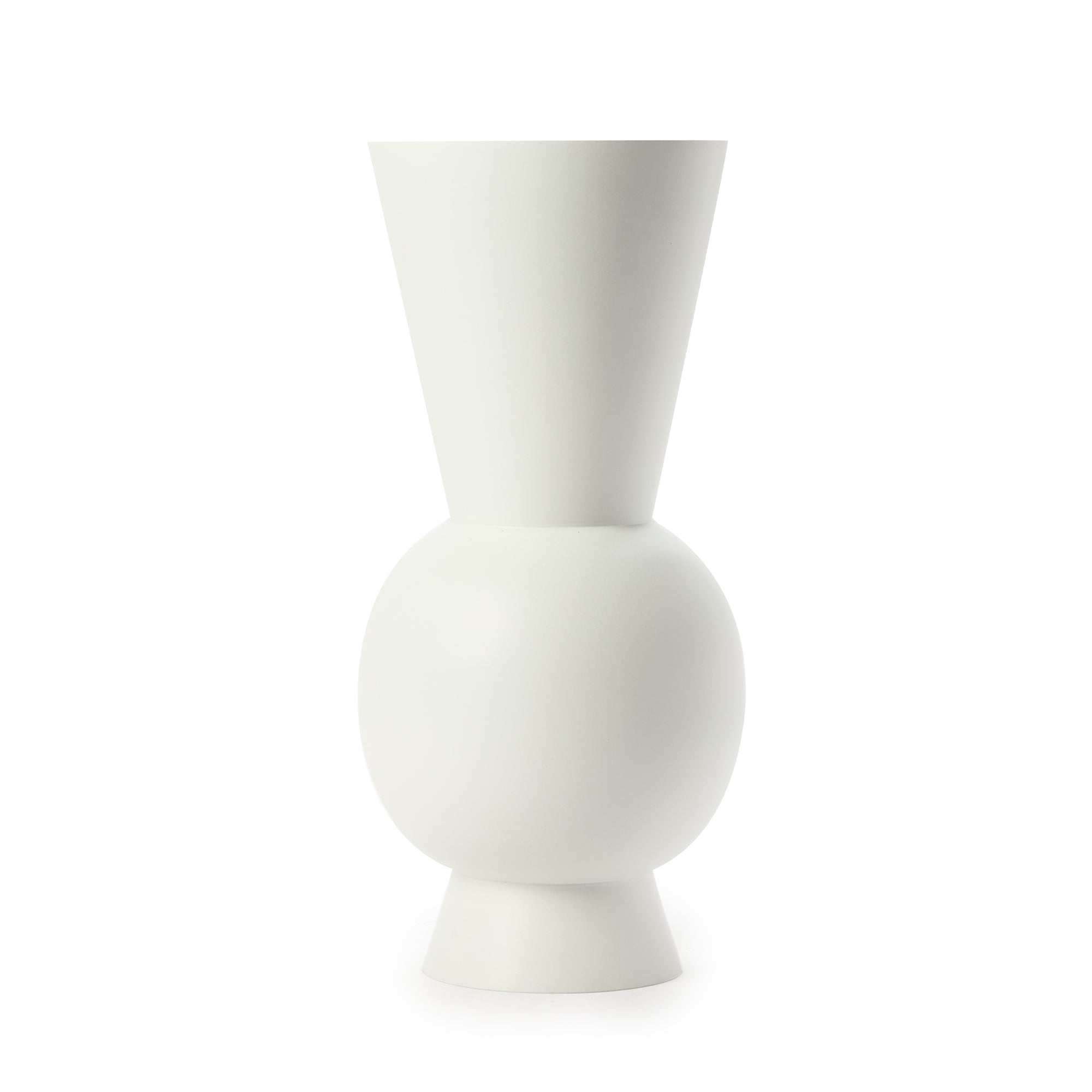 Metal Vase in Matt Off White by TCS Studio – The Conran Shop